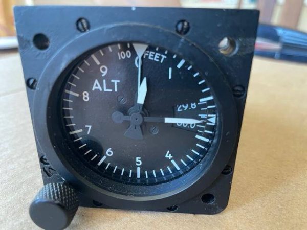 Cessna - Columbia Aerosonic Standby Altimeter. Unserviceable Part. Core ...